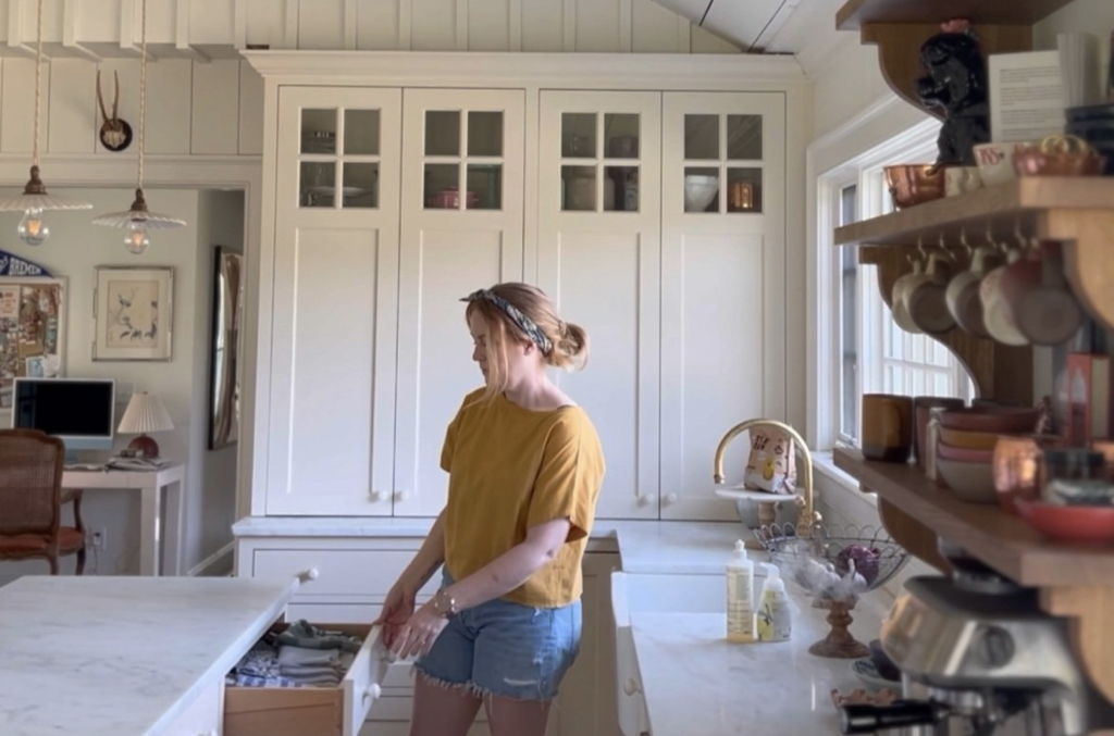 The Messy Table with Lesley Graham [Ep. 143: Nurturing Your Life]